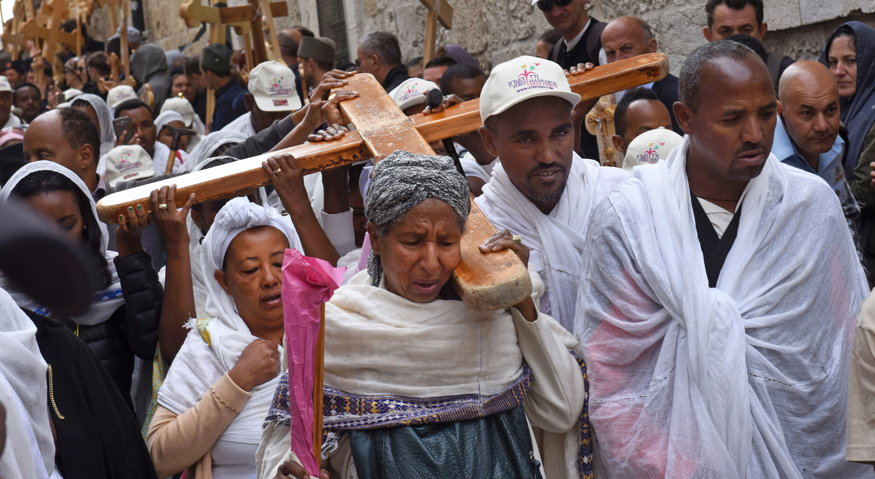 Ce Carême, aidons l’autre à porter sa croix | CNEWA Canada